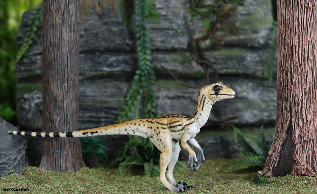 Toyway WWD Utahraptor - Toy Animal Wiki